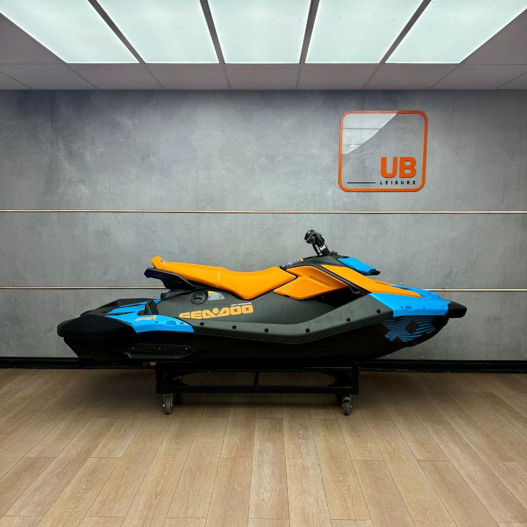 New 2025 Seadoo SPARK TRIXX 3UP 90HP- GULFSTREAM BLUE / ORANGE CRUSH ...